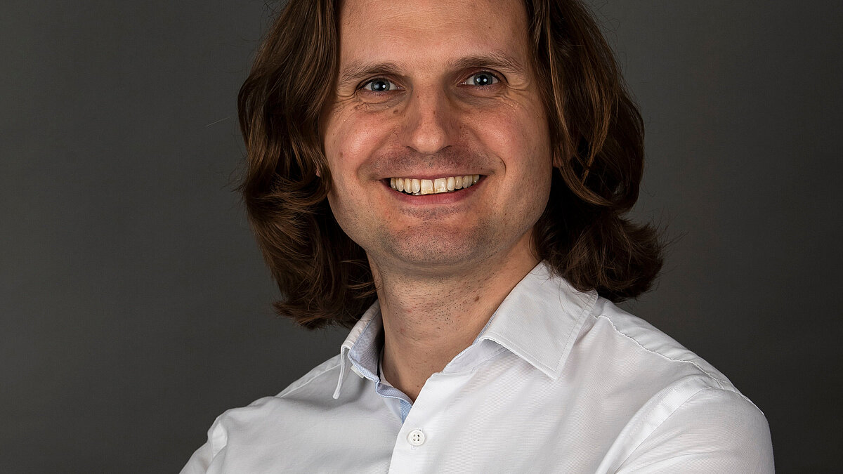 “Give councillors pay rise back to the people!”, says Steff Aquarone ...